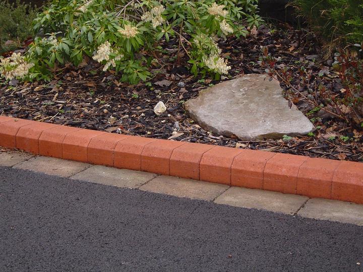 弄清 curb 和 kerb，提高听力辨识能力 - 知乎