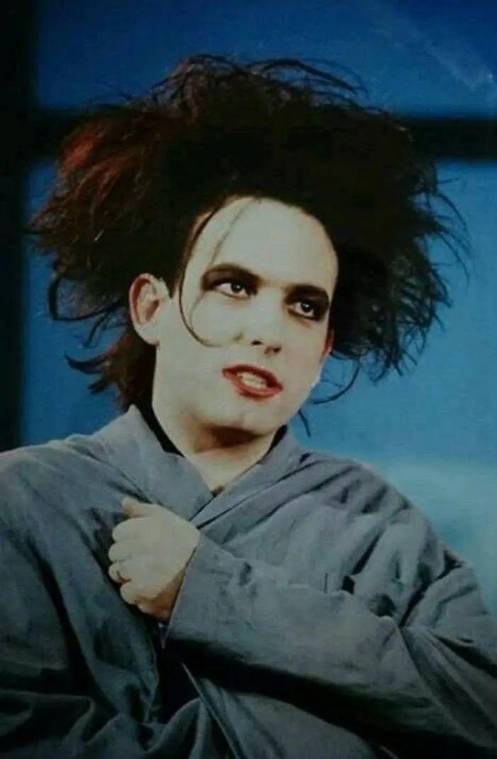 如何评价Robert Smith（The Cure乐队主唱）的颜值？ - 知乎
