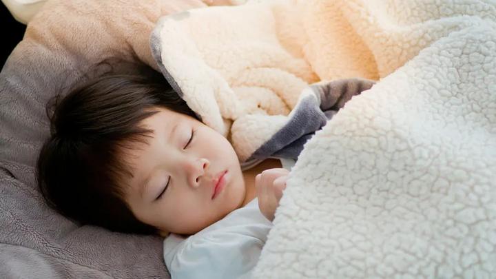 “睡懒觉”用英语怎么说？和 lazy 可没关系哦 - 知乎