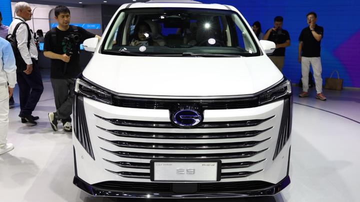 30多万买MPV，2.0T插混的传祺E9，家用选低配就足够？ - 知乎