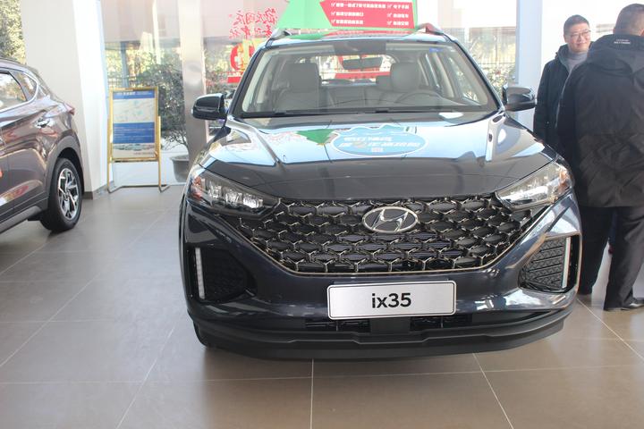 实拍：2021款现代ix35到店，午夜蓝气场强，2.0L轰出160马力 - 知乎
