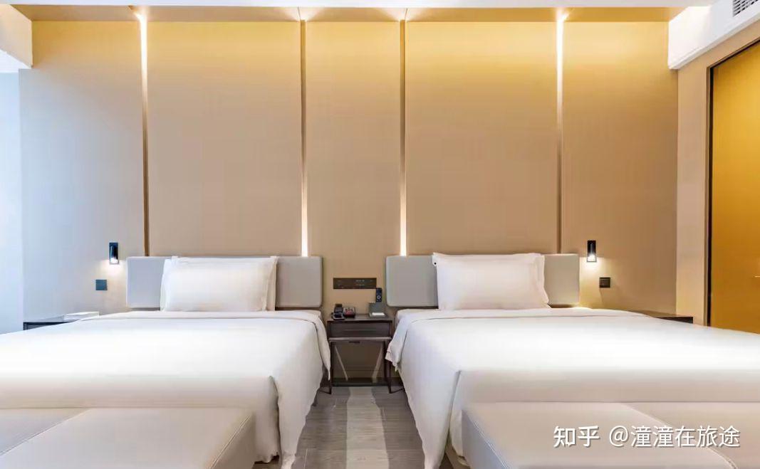 亚朵酒店和亚朵轻居有什么区别呢？ - 知乎