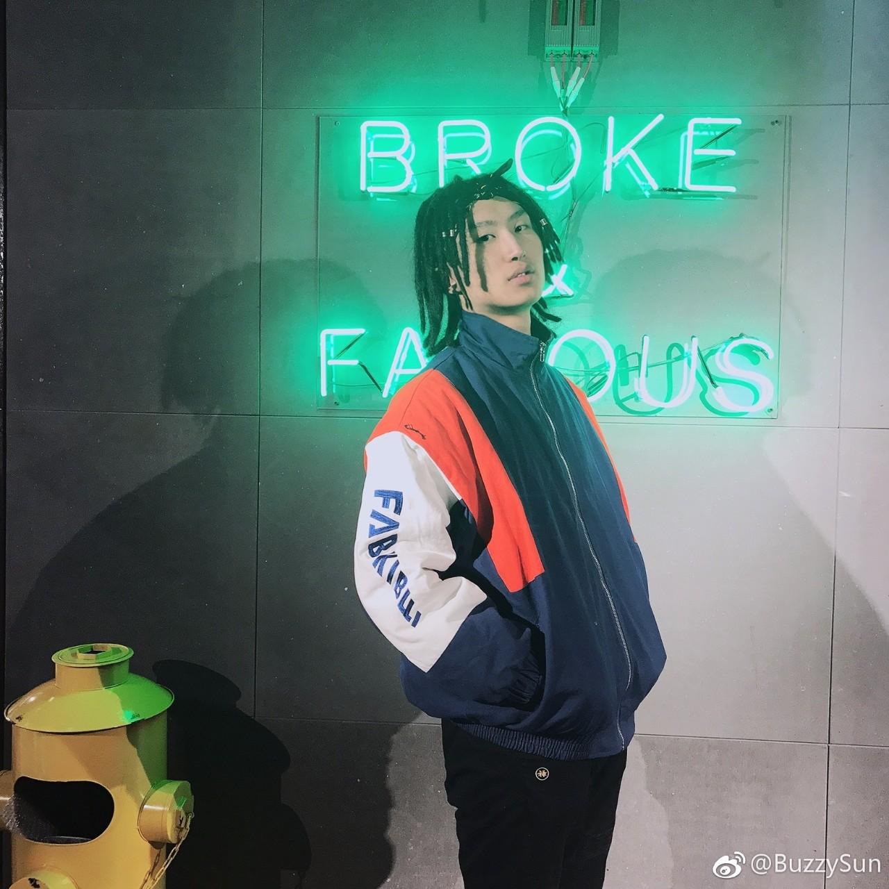 Buzzy：活死人主理人、Diss King、知乎大V - 知乎