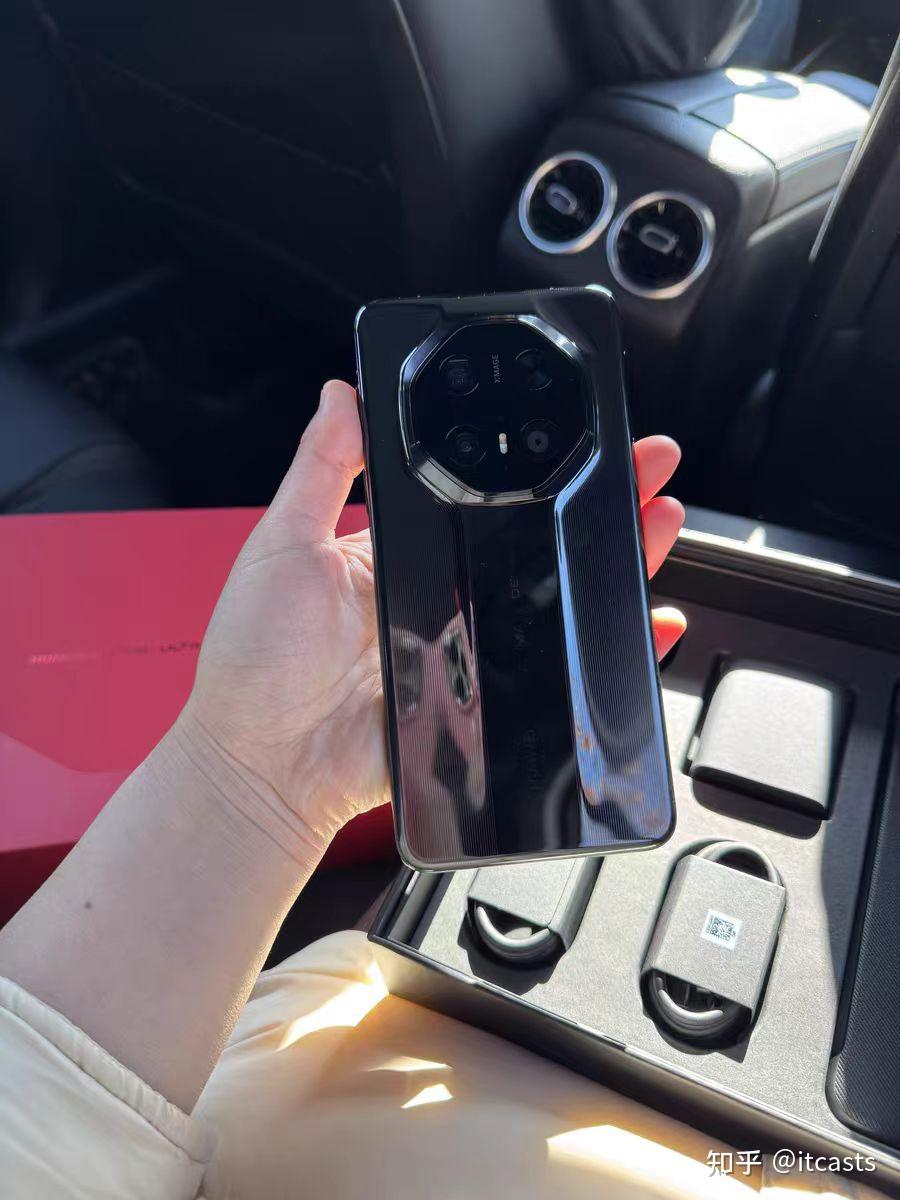 荣耀Magic7 RSR保时捷设计与华为Mate 70 RS非凡大师对比，哪款更值得买？ - 知乎