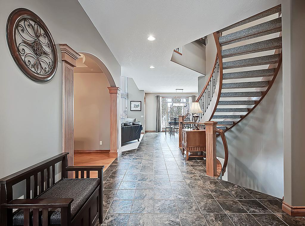 加拿大卡尔加里，名校社区Hamptons， 丘吉尔高中， Tom Baines初中。西北最富裕社区，社区背景和人口统计 | 考究装修2800尺 ...