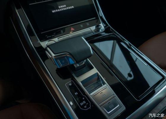 2020款奥迪Q7实车到店，车长5067mm，3.0T轰出340马力，配8AT！ - 知乎