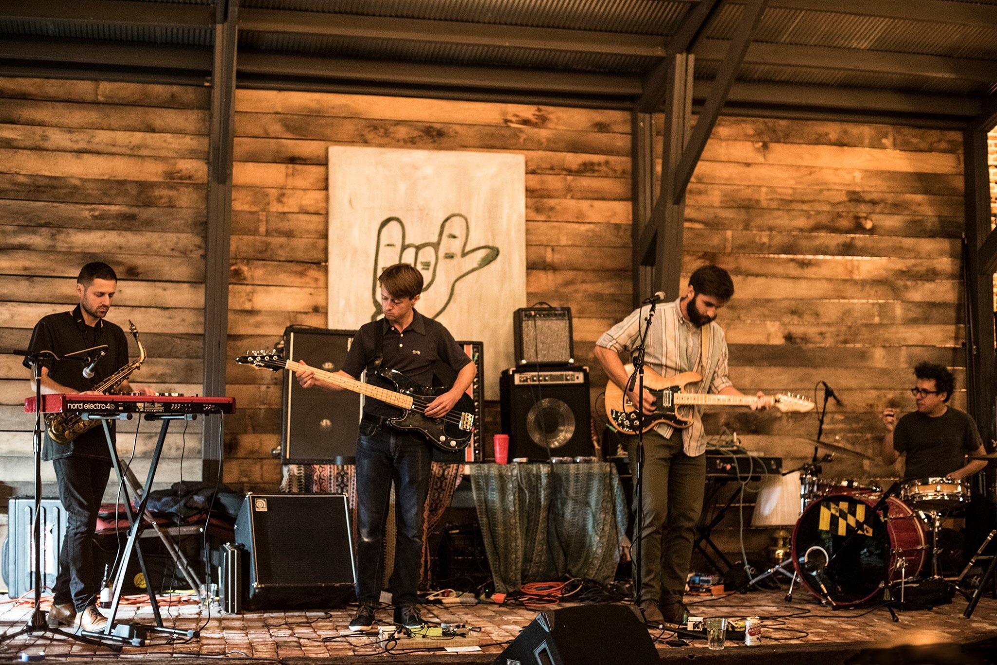 有人了解small sur这个歌手吗？網絡上資料實在太少。？ - 知乎