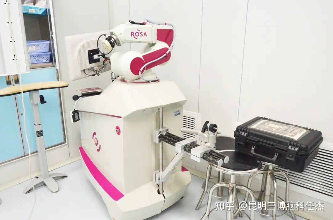 最新一代ROSA ONE手术机器人亮相，神经外科精准手术迈上更高台阶 - 知乎
