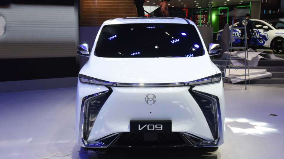 MPV用上高压平台，5分钟补能2百公里，合创V09卖30万能火？ - 知乎