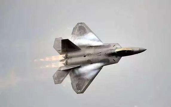 战斗机后面美丽的马赫环到底是如何产生的？ - 知乎