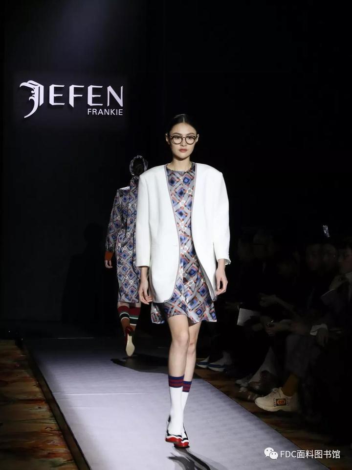 JEFEN（吉芬）2019春夏大秀 | 当法国甜遇上中国香 - 知乎