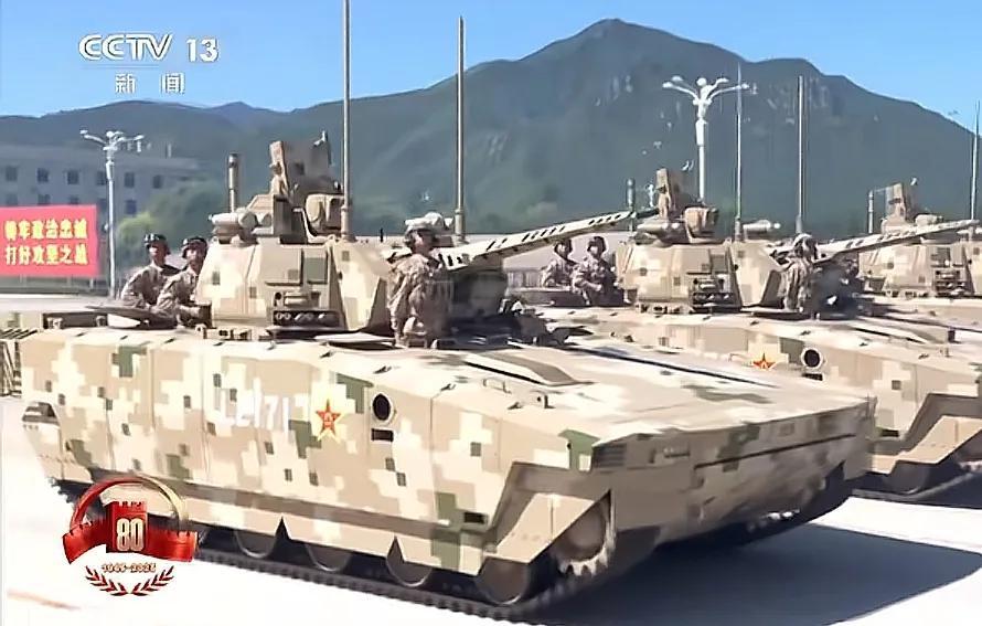 九三大阅兵，首次亮相的100坦克：谁说坦克没有后视镜？ - 知乎