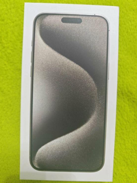 全新iPhone15Pro Max价格暴跌，它和Mate60Pro你买谁？ - 知乎