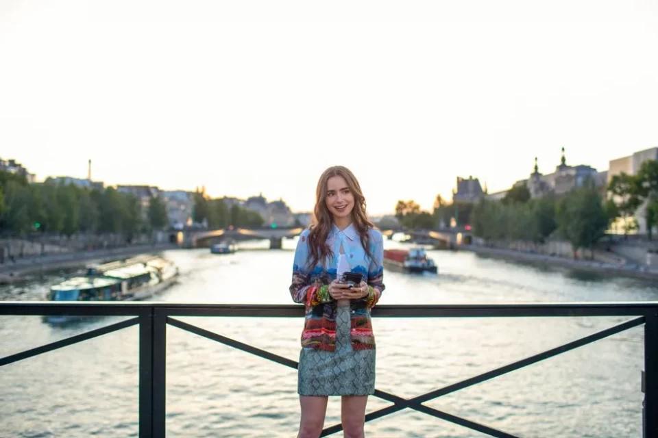 Emily in Paris|全球爆火，但几乎每个巴黎人都在嘲笑剧情？ - 知乎