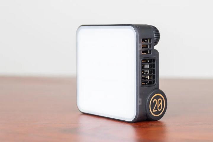 小体积，高亮度？智云五倍M20系列口袋影视灯测评 - 知乎