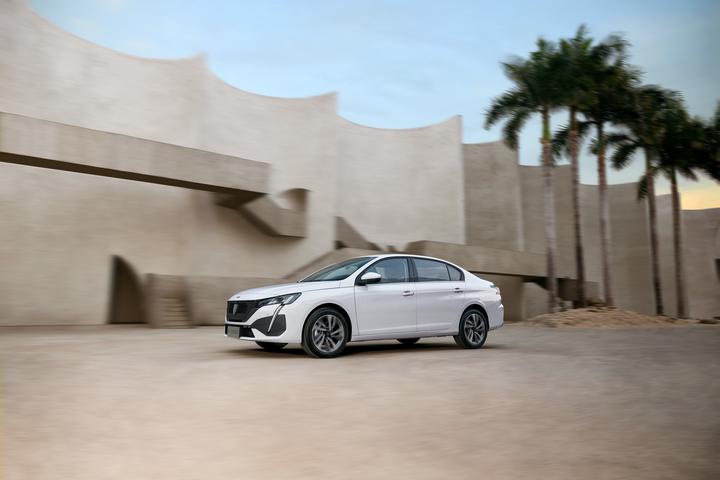 换装全新1.5T发动机，高环满载跑出221km/h，东风标致新408龘龘款怎样的一款车 - 知乎