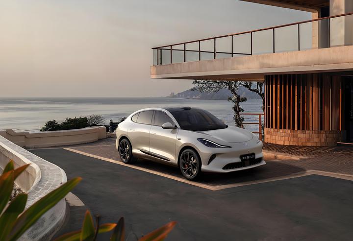 为何说升舱不加价的全新智己LS6剧院版，是20万级纯电SUV最优选？ - 知乎