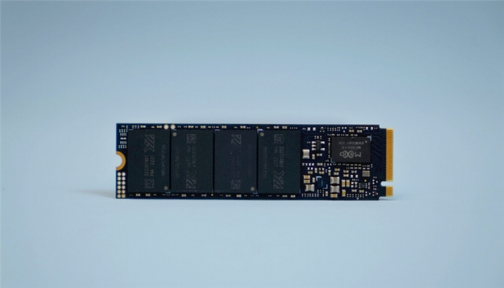 优秀的OEM SSD！长江存储PC411 1TB读取超7100MBs、最高温度仅有51度 - 知乎