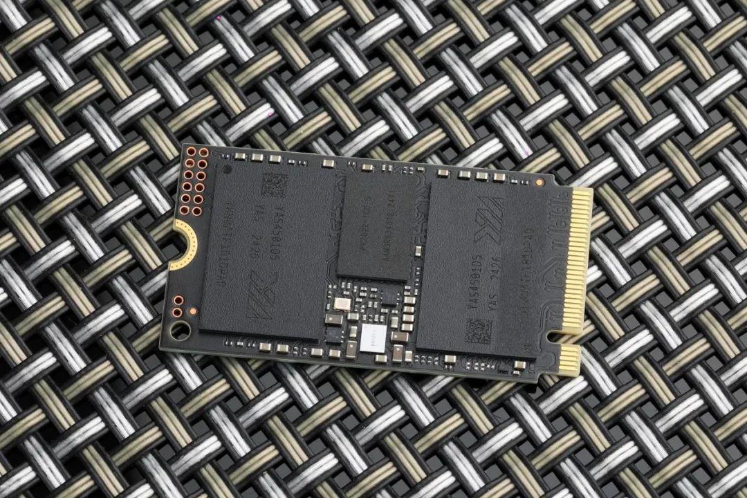 配备长江存储PC411 SSD、畅玩《黑神话：悟空》！联想拯救者Legion Go S游戏掌机体验 - 知乎