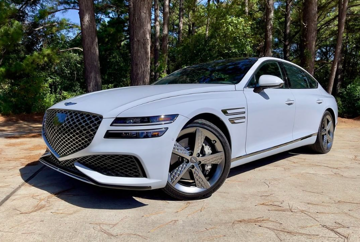 海外实拍2023款捷尼赛思G80运动版，3.5T+8AT，配14.5英寸大屏 - 知乎