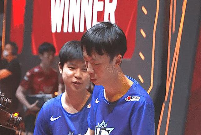 WE让一追二击败UP，SMLZ双拳难敌众手，UP基本告别季后赛！ - 知乎