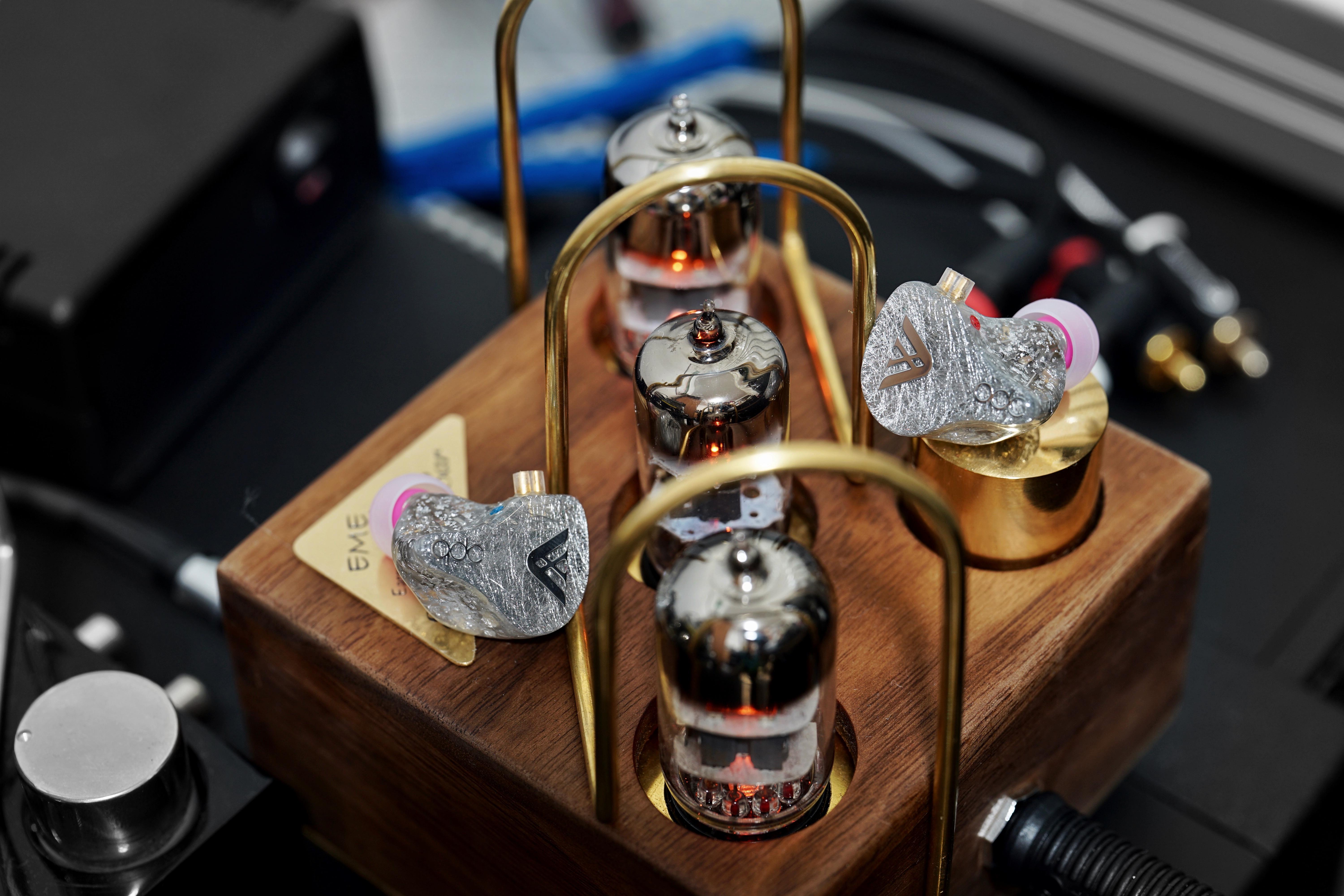 为什么顶级大咖们都选qdc耳机？以VX为例分享些厂家不愿说的内幕 - 知乎