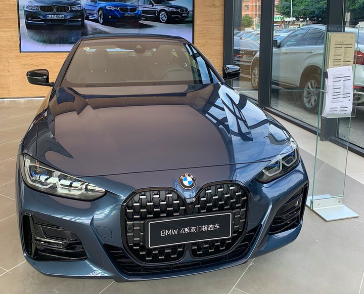 2021款宝马4系实车到店！极速蓝色车身很时尚，配2.0T+8AT - 知乎