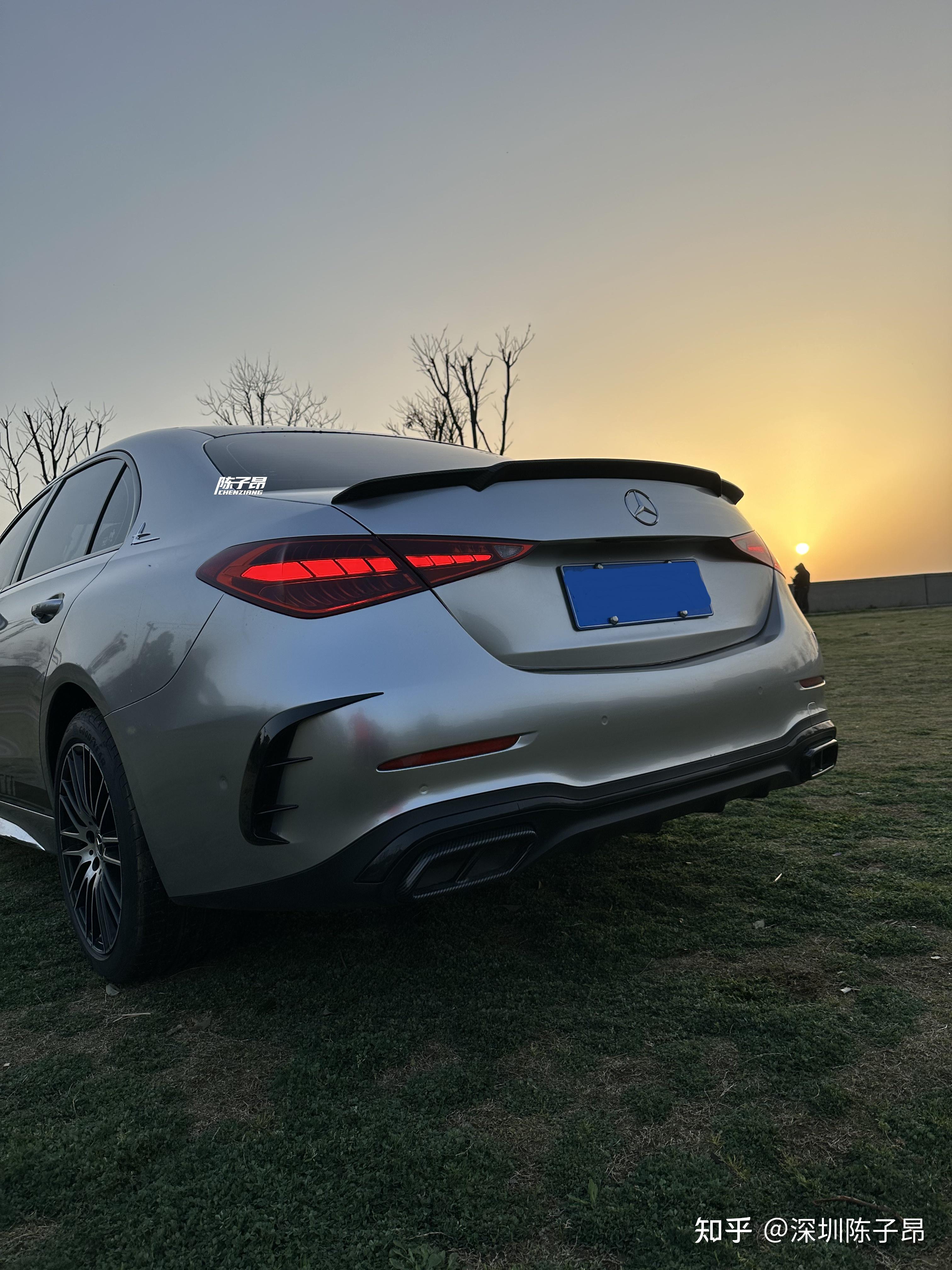 阳光下的奔驰C260L搭配的GT银 - 知乎