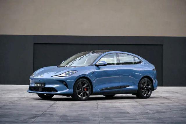 新款智己LS6上市，智己CEO刘涛秀车技，结果尴尬了！ - 知乎