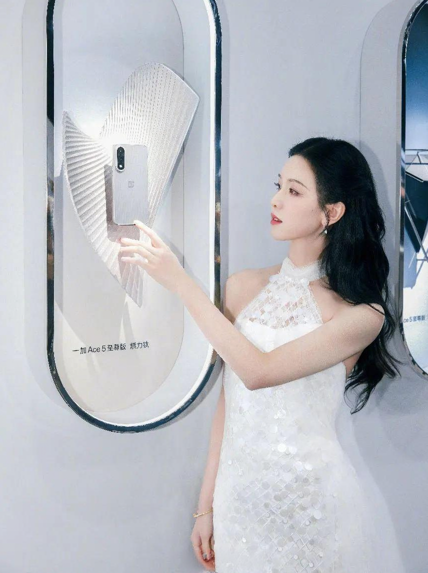 电竞三芯，游戏至尊！一加 Ace 5 至尊系列售价2499元起 - 知乎