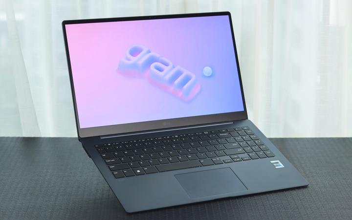 LG gram SuperSlim OLED超轻薄商务本测评：990g极致纤薄，出行无负担！ - 知乎