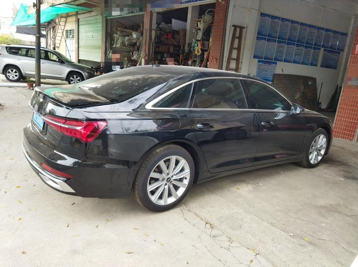 刚花38万提的新奥迪A6L，贴个膜竟发现大面积喷漆，4S店却不承认 - 知乎