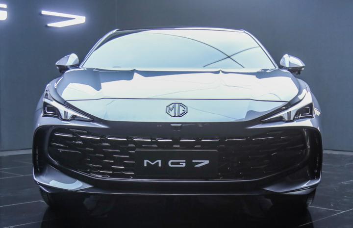 年轻人第一台轿跑不将就！MG7：颜值性能全都要，10.99万起开走 - 知乎
