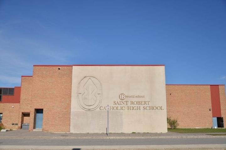 【九程探校】安省排名第二的公立高中——St. Robert Catholic High School - 知乎