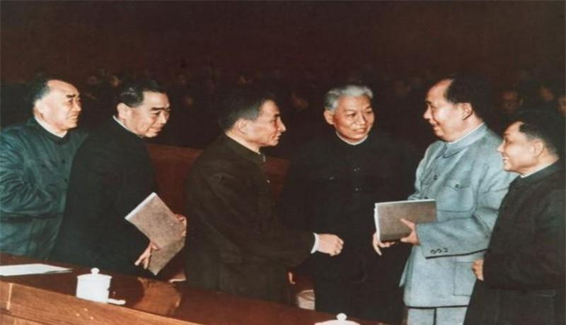 1962年刘少奇说庐山会议：彭德怀受到批判，问题并不在那封信 - 知乎