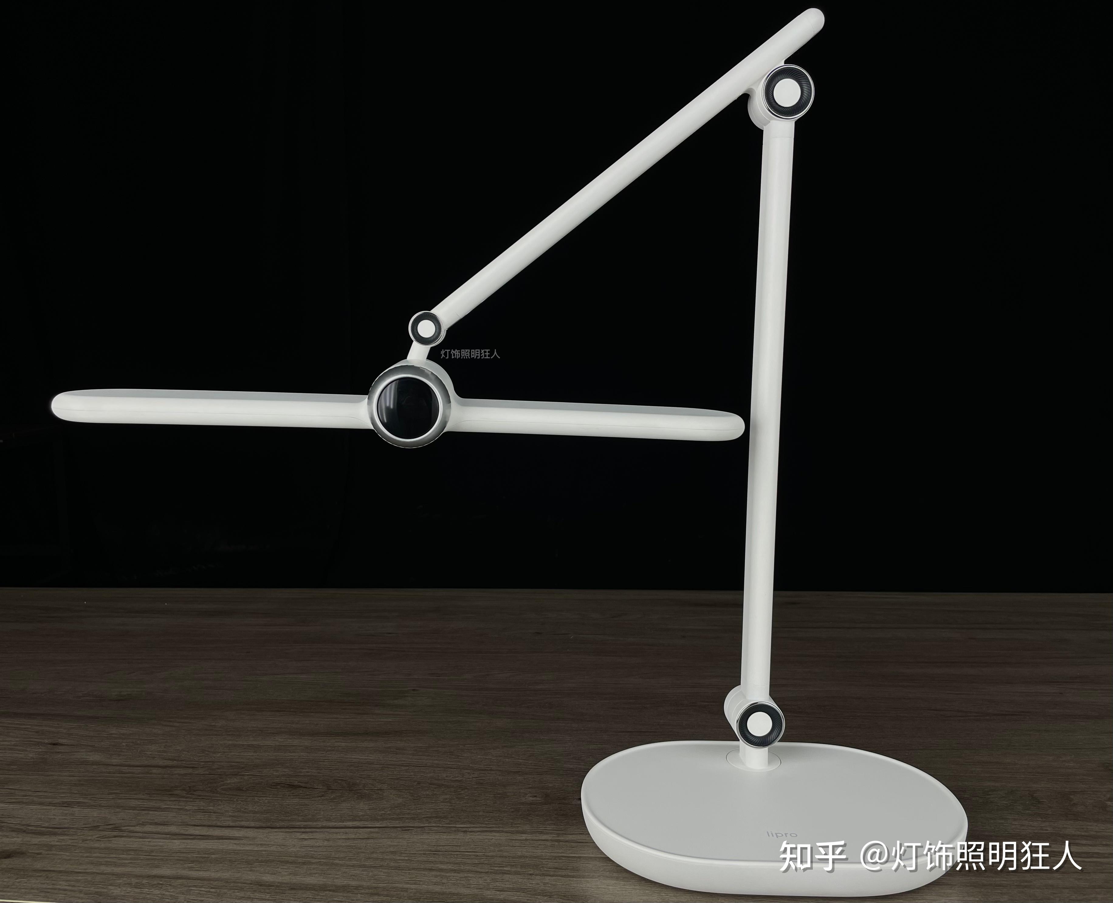书桌上的壮志凌云——lipro学习台灯评测 - 知乎
