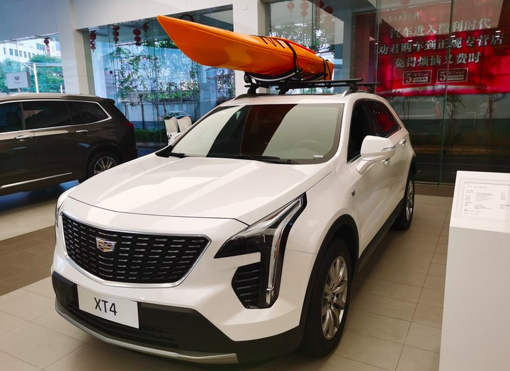 到店实拍2021款凯迪拉克XT4！白色车身很洋气，2.0T爆出237马力 - 知乎