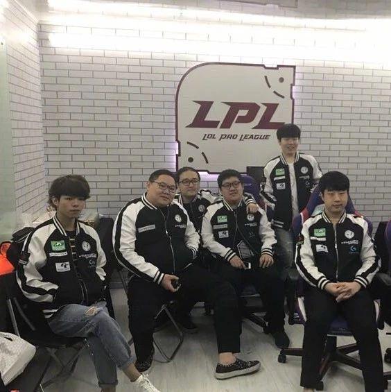 PDD欲斥巨资组战队，花费将近一个亿？网友：这够我挣十辈子了 - 知乎