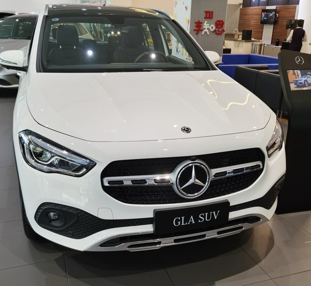到店实拍2020款奔驰GLA！白色车身质感不俗，售30.38万元配1.3T - 知乎