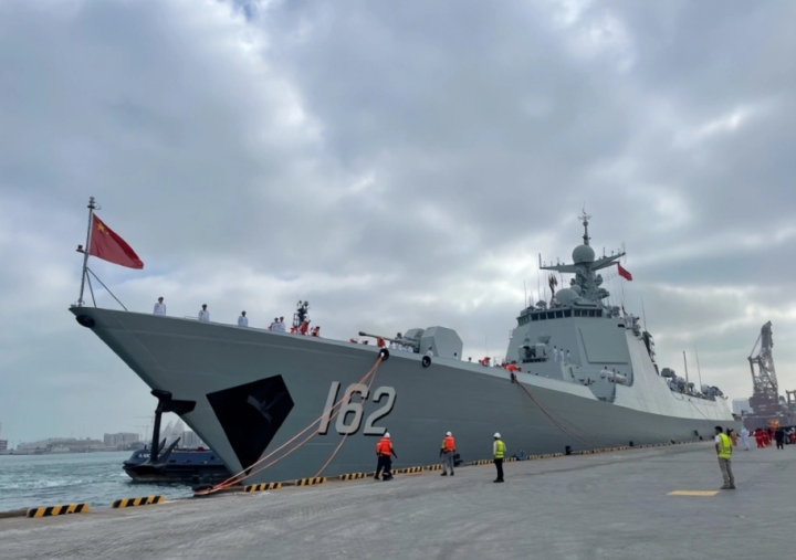 首次亮相国际防务展，就被曝要出口18艘，052D舰真能卖这么火？ - 知乎