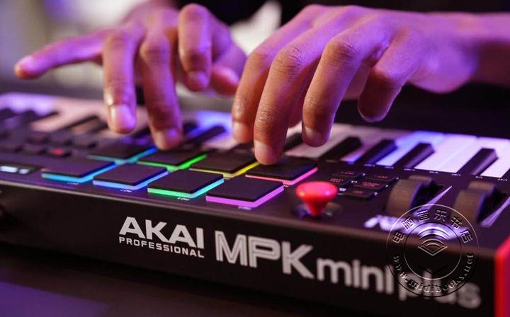 Akai发布新一代MIDI键盘控制器MPK Mini Plus，内置音序器和琶音器 - 知乎