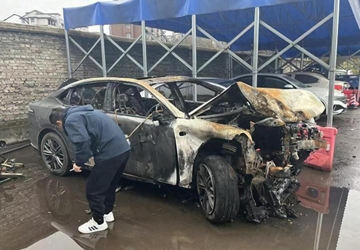 博主晒深蓝SL03惨烈事故图片 CEO回应；长城汽车魏建军罕见发圈 - 知乎