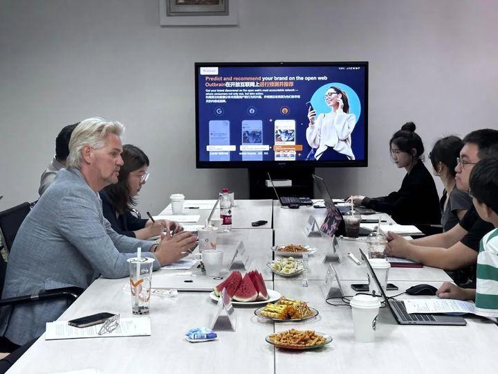 Outbrain首席营收官Alex Erlmeier分享：中国广告主如何打造长期品牌影响力 - 知乎