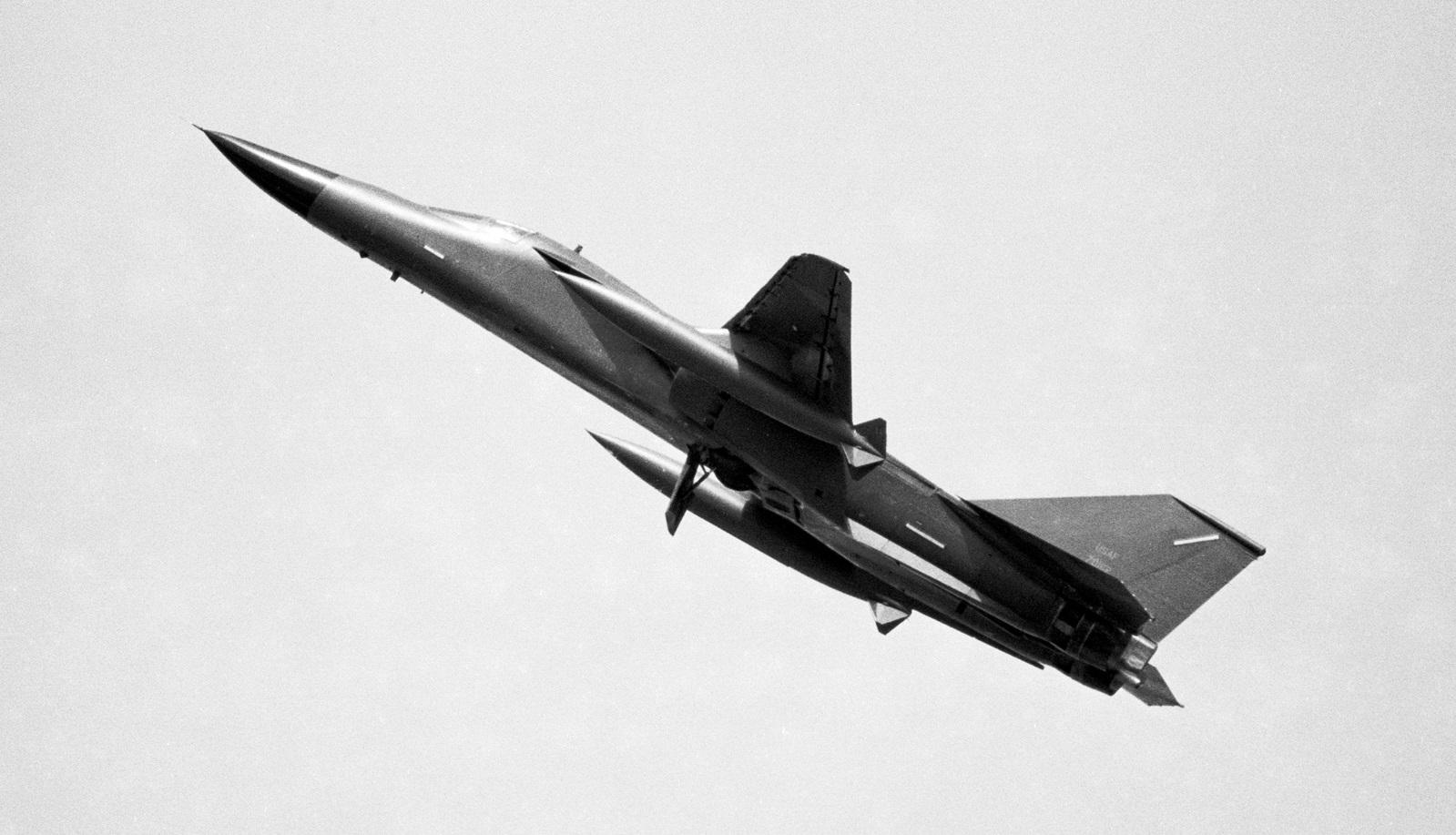 如何评价FB-111轰炸机? - 知乎