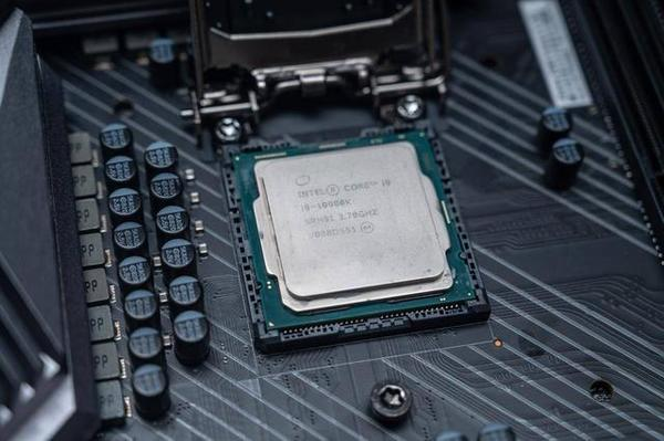 CPU如何正确的安装在主板上呢？ - 知乎