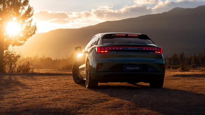 标配800V电池、8295芯片，全新极氪001低价开战，就问小米怕了没？ - 知乎