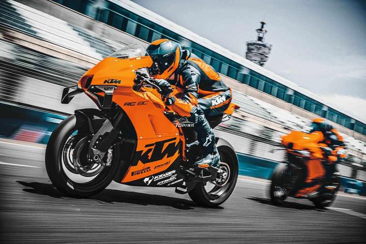 128匹！140公斤！全球限量100台 KTM RC8C上市 - 知乎