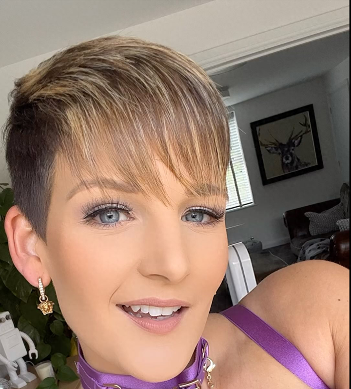 汉娜·布鲁克斯(Hannah Brooks)令人惊叹的下巴和迷人的外表 - 知乎