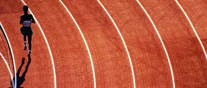 心中有数？on track 和 on the track 哪个是“在轨道上”等意思？ - 知乎