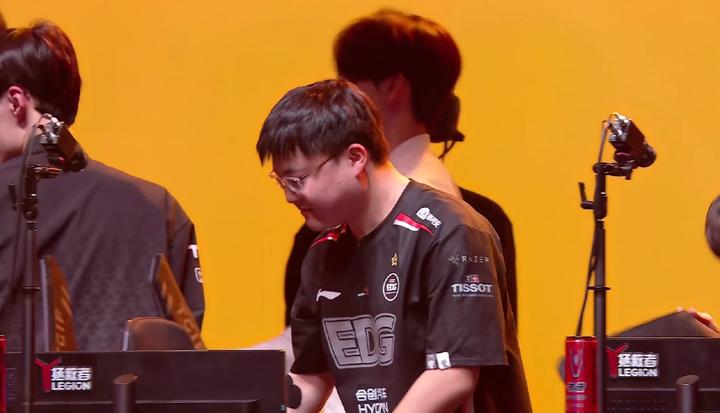 LPL终局之战落幕，小虎亲手淘汰Uzi，TheShy令人陌生，重返世界赛 - 知乎